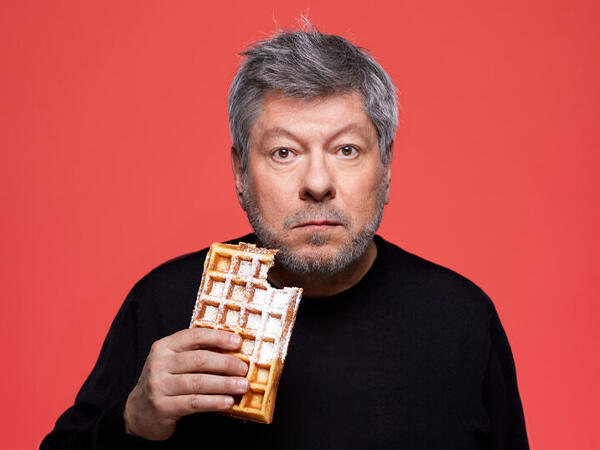 Régis Laspalès parle enfin au Théâtre des nouveautés
